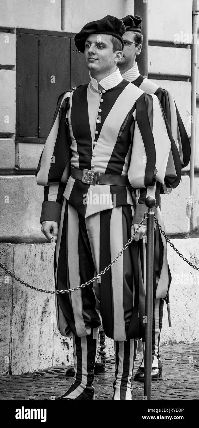 Famous Swiss Guard at Vatican City - The Swiss Guards in Rome - ROME ...