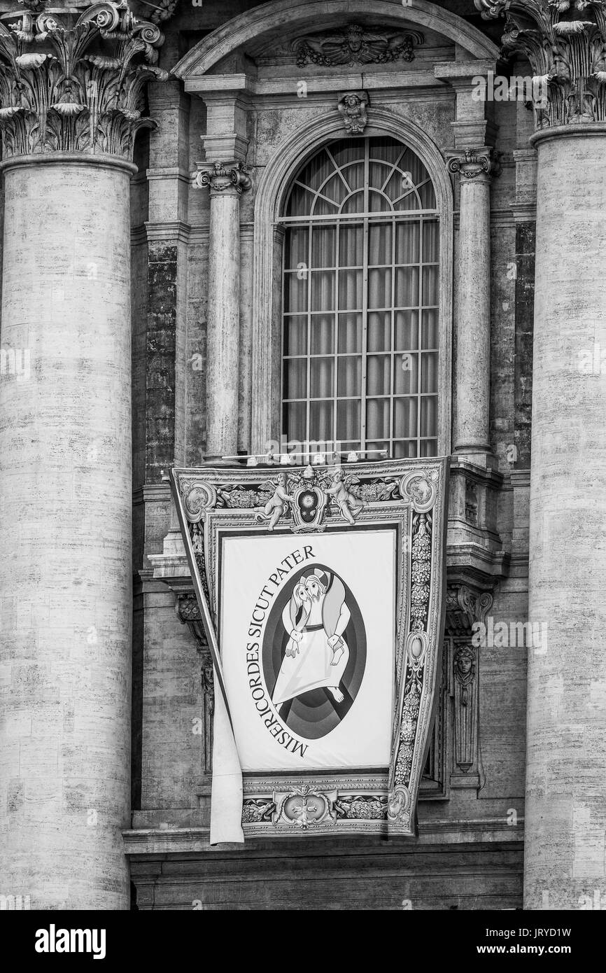 The famous balcony of the Pope at St Peters Basilica in Rome - The ...