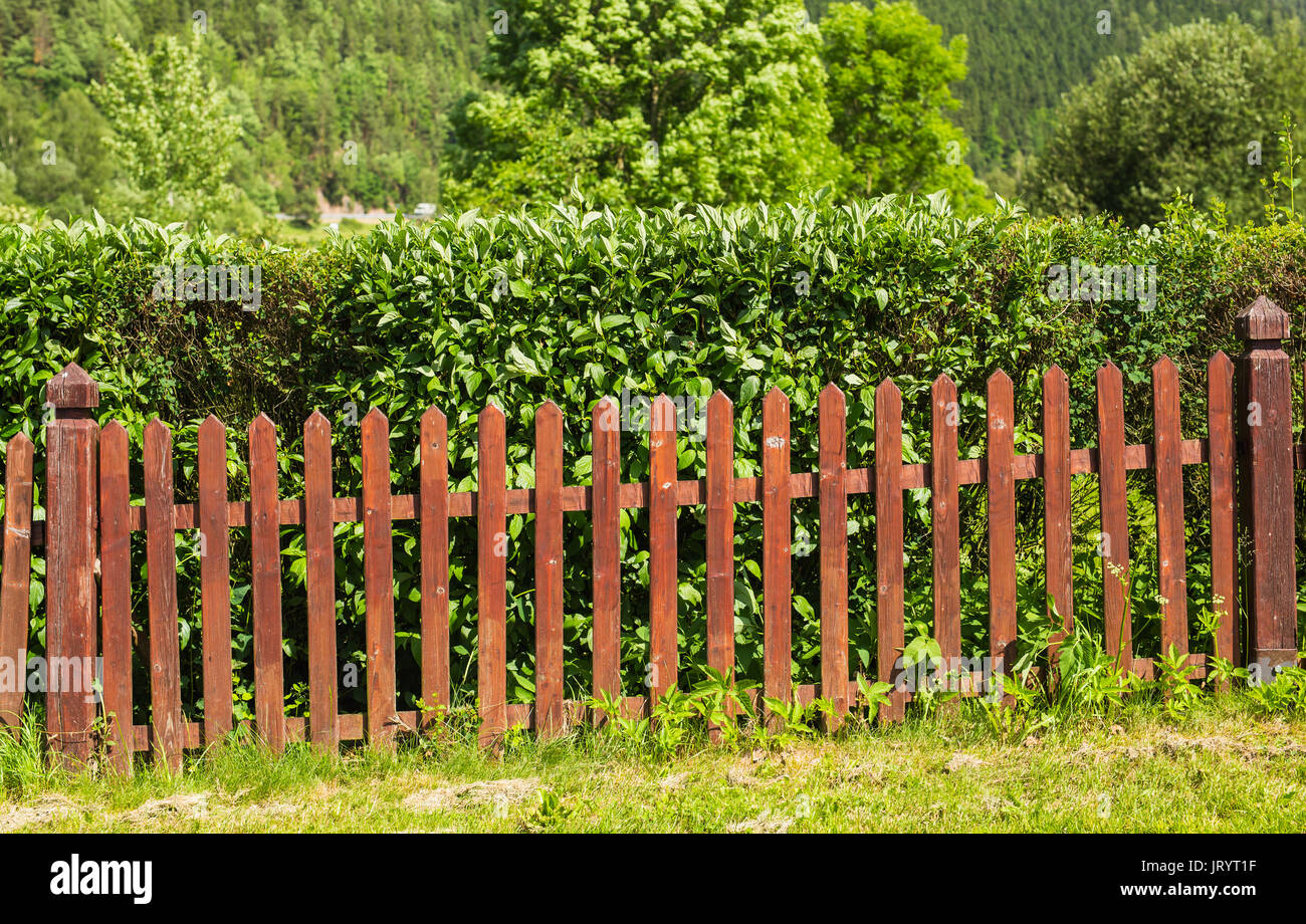 wood fence perspective view Stock Photo - Alamy
