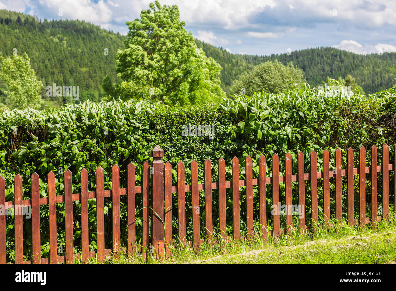 wood fence perspective view Stock Photo - Alamy