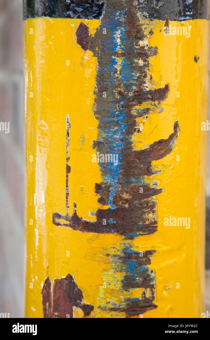 Accident damaged yellow car park post Stock Photo - Alamy