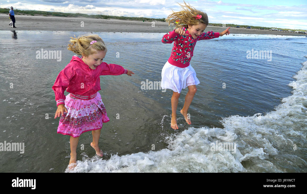 Kids jumping waves hi-res stock photography and images - Alamy