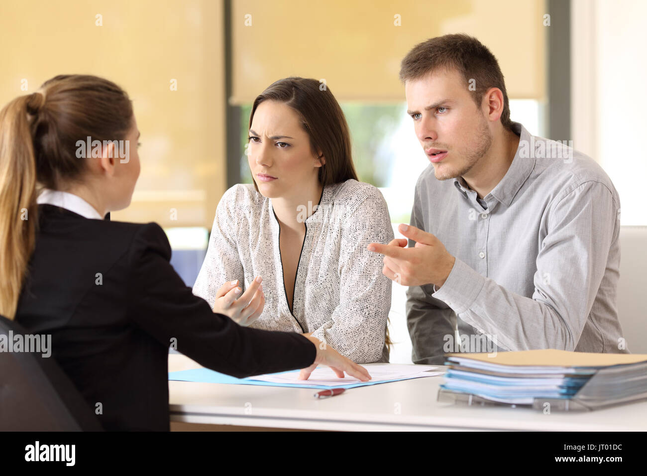 Angry couple hi-res stock photography and images - Alamy