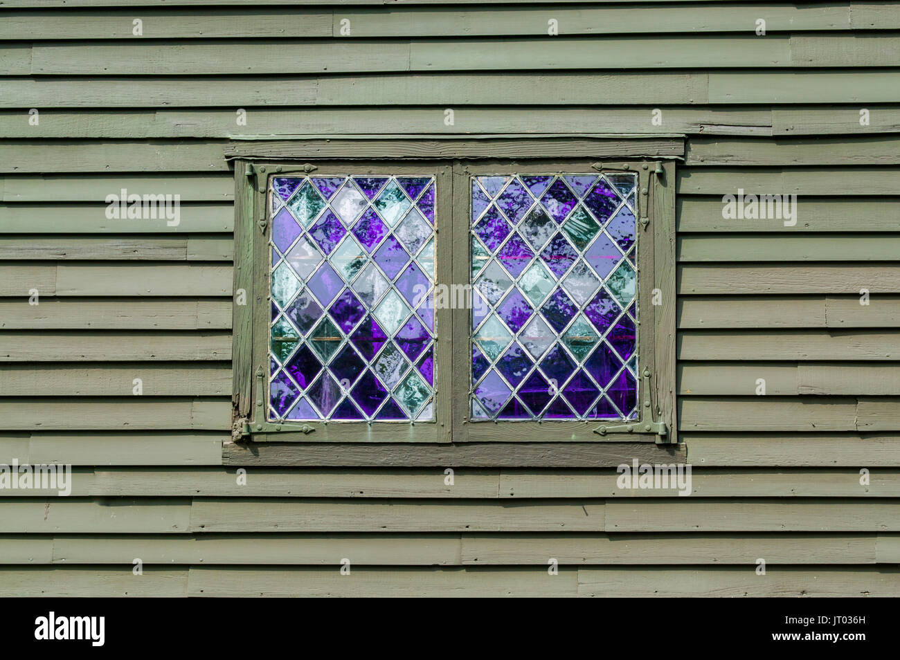 Diamond window panes hi-res stock photography and images - Alamy