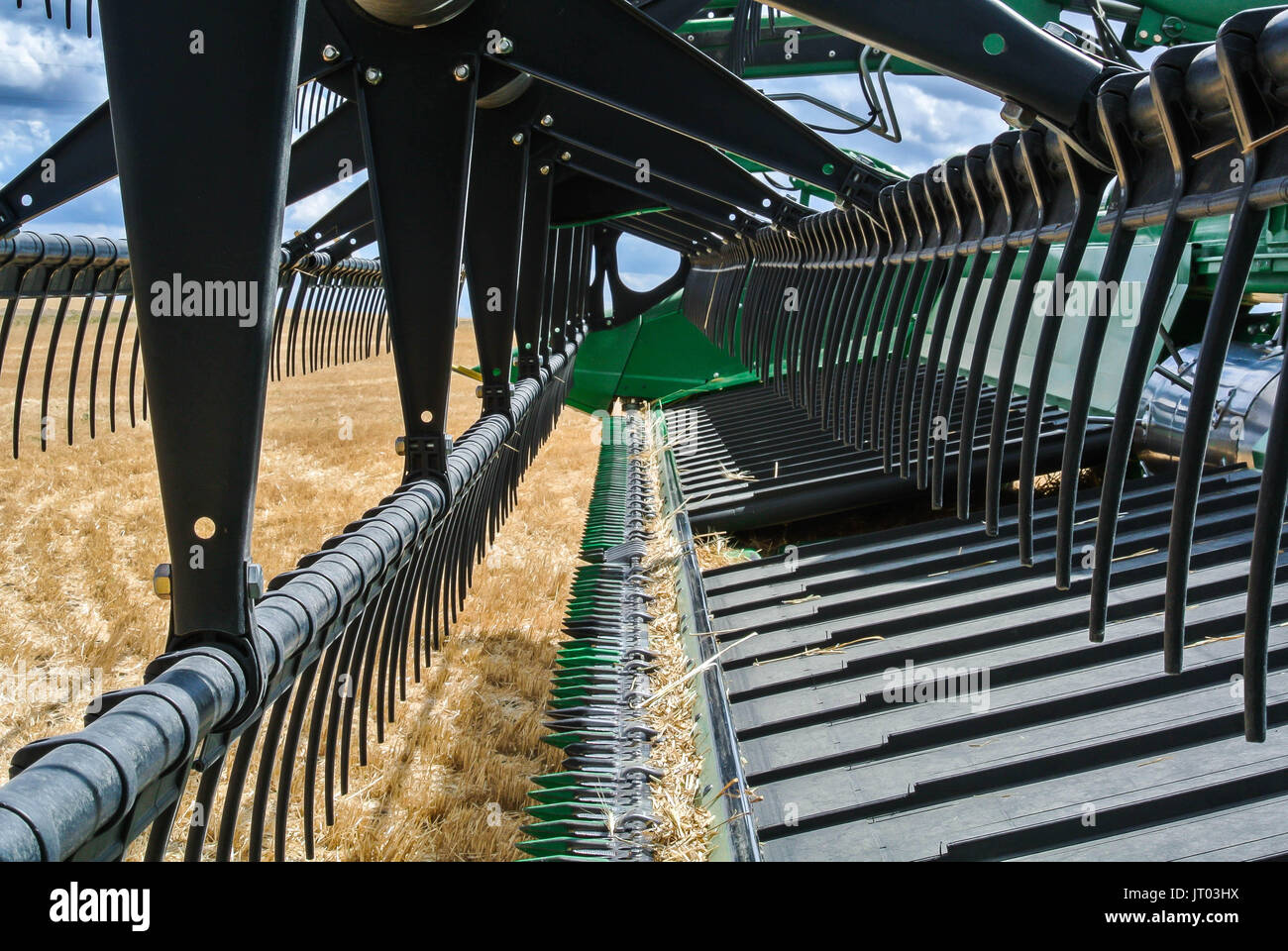 Agriculture john deere combine harvesting hi-res stock photography and ...