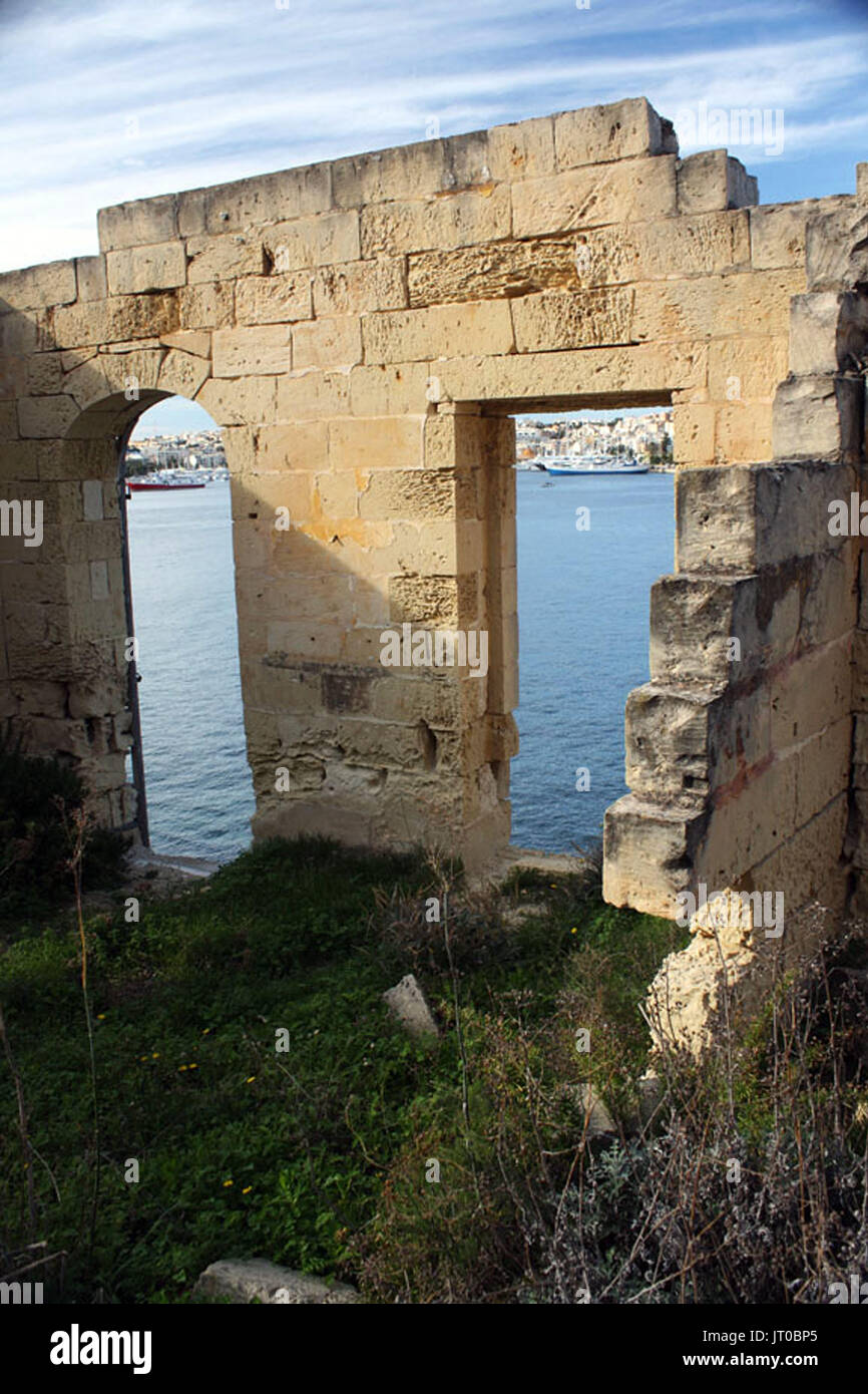 VINTAGE LOCAL SANDSTONE WARTIME STRUCTURES IN MALTA Stock Photo - Alamy