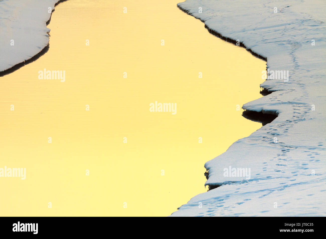 Smooth water surface hi-res stock photography and images - Alamy