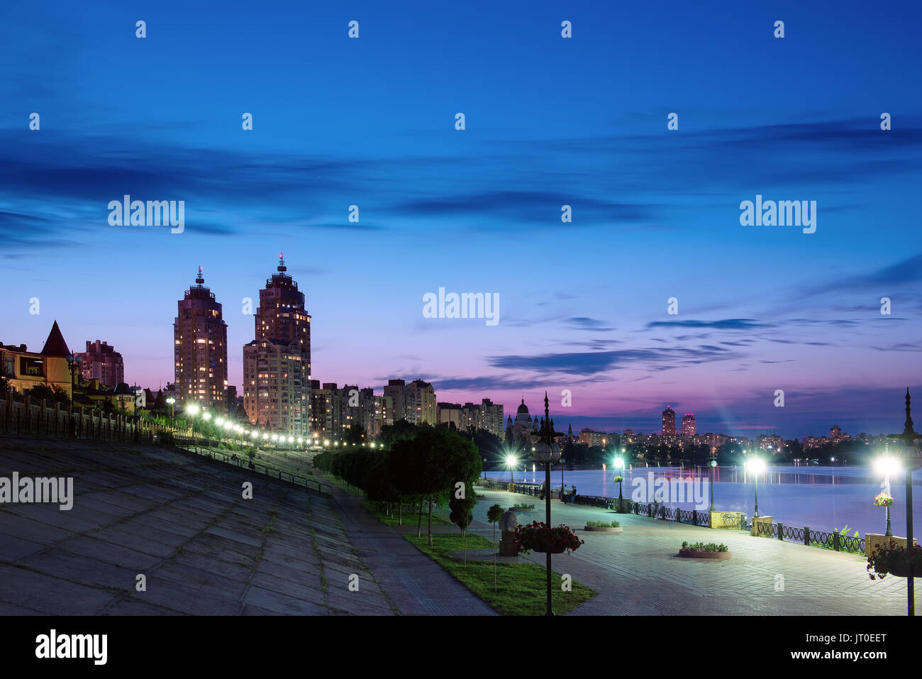 Night kyiv dnieper embankment hi-res stock photography and images - Alamy
