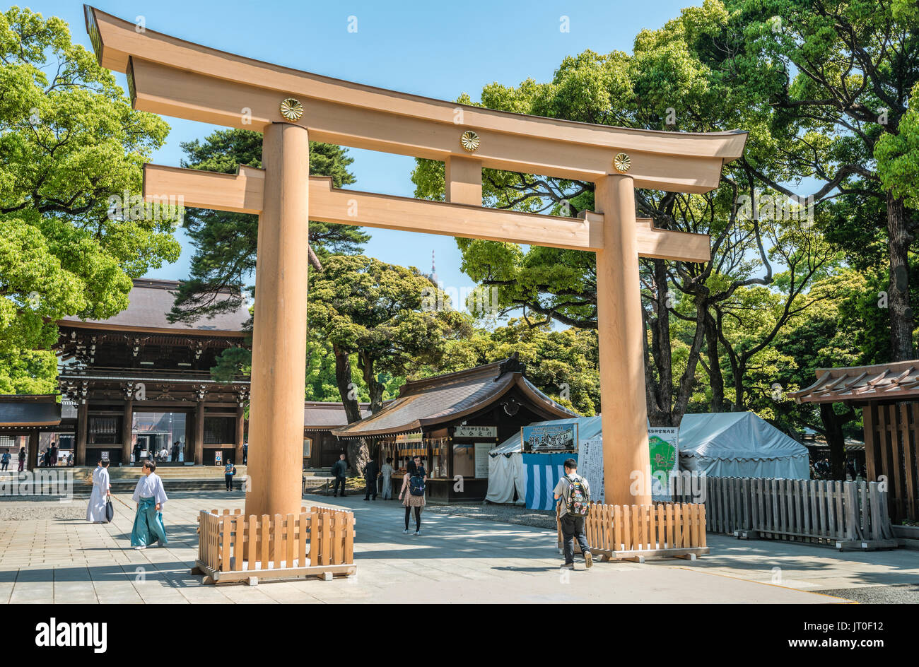 Third Torii gate leading to the Meiji Shrine complex, Tokyo, Japan ...