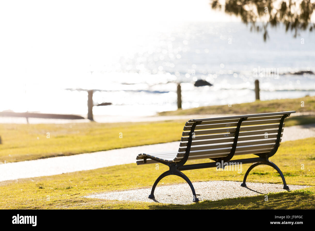 Empty park seat hi-res stock photography and images - Alamy
