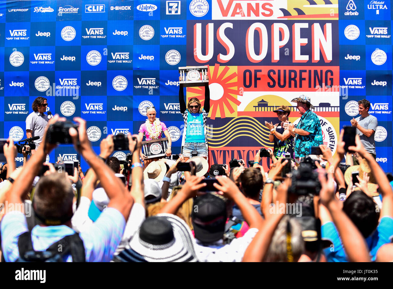 Huntington Beach, USA. 06 August, 2017. Sage Erickson (USA) wins her ...