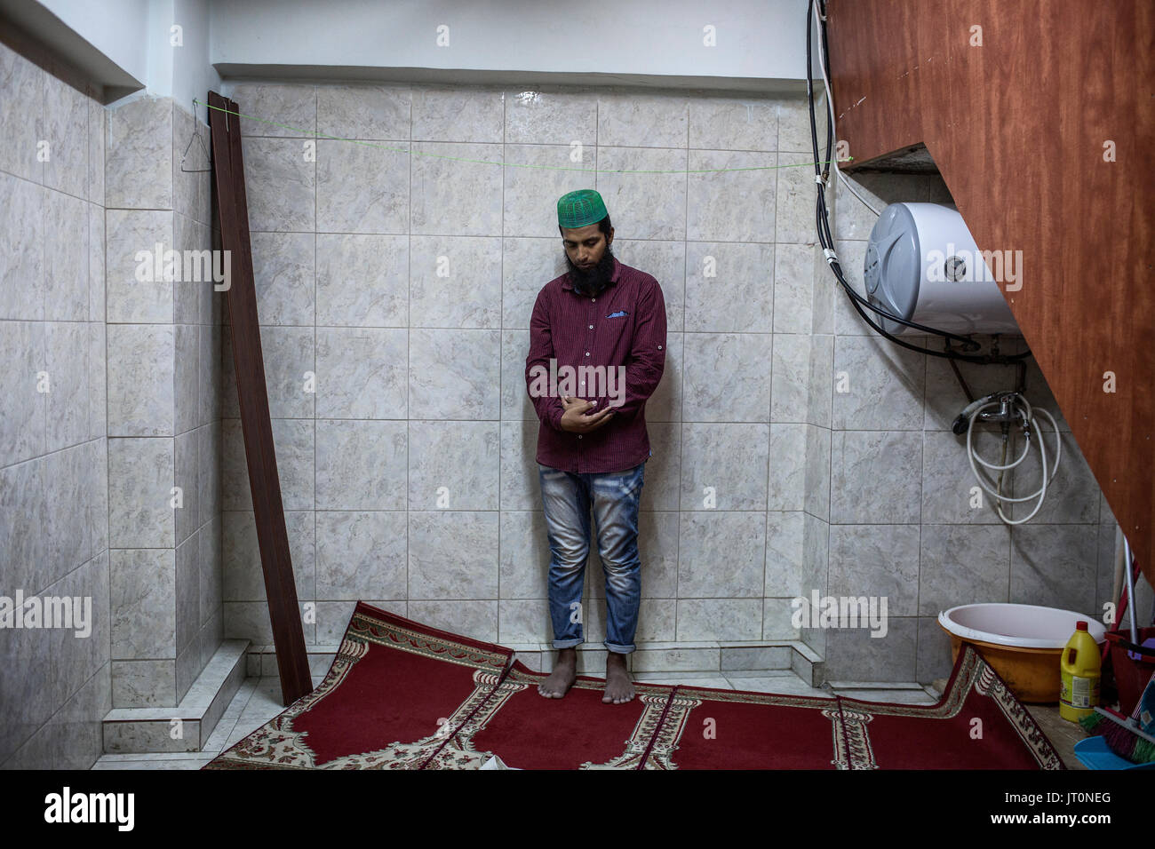 Athens, Greece. 6th July, 2017. A muslim is praying in the provisonal ...