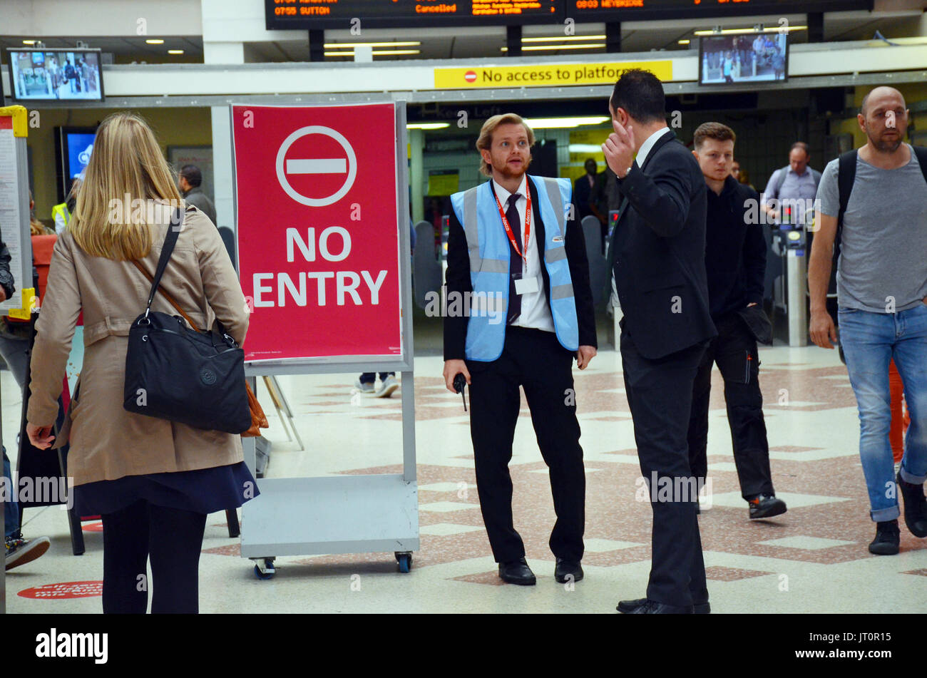 London, uk, 7 August 2017 Disruptioon at Clapham Junction station as ...