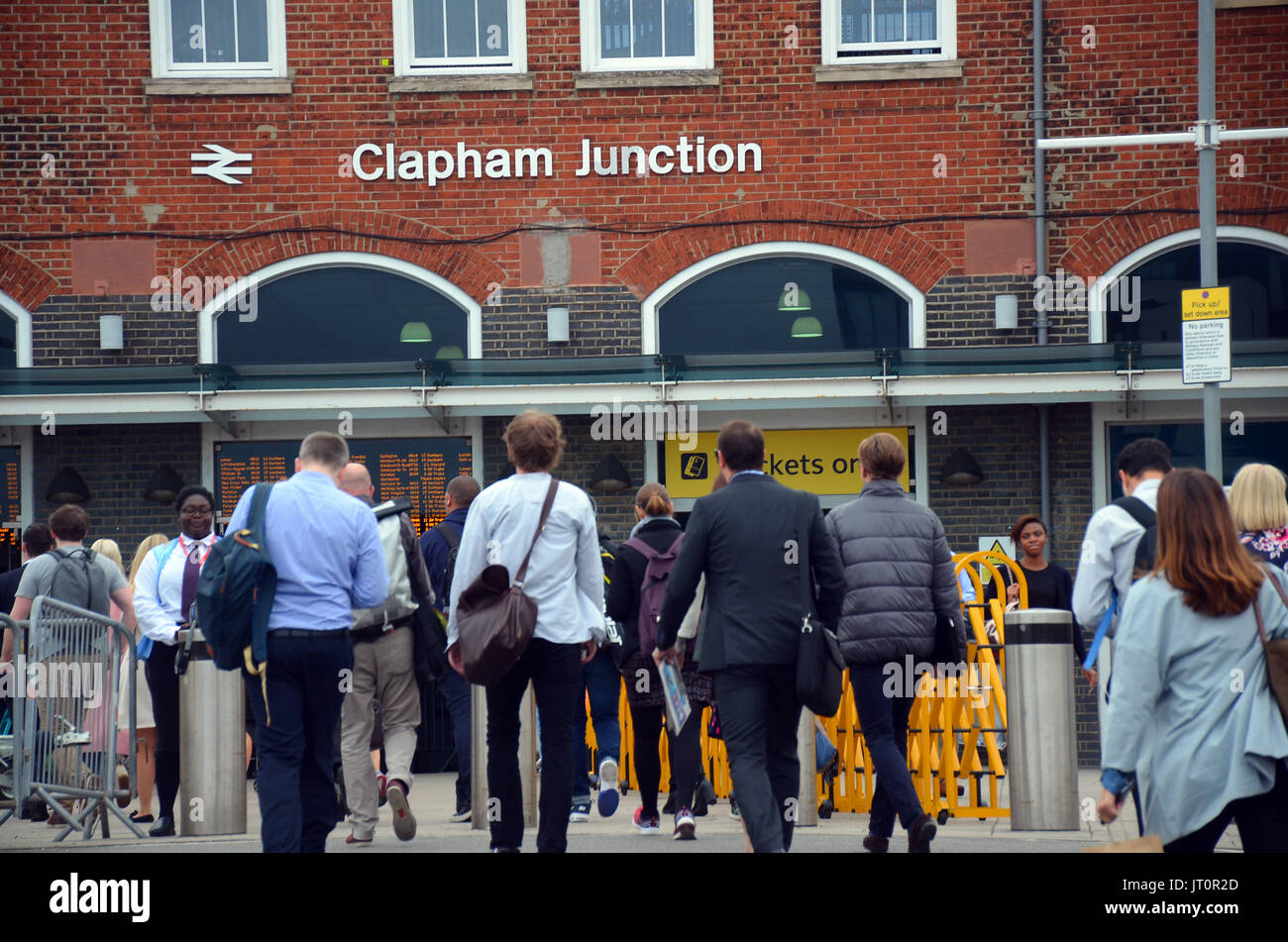 Waterloo station main entrance london hi-res stock photography and ...