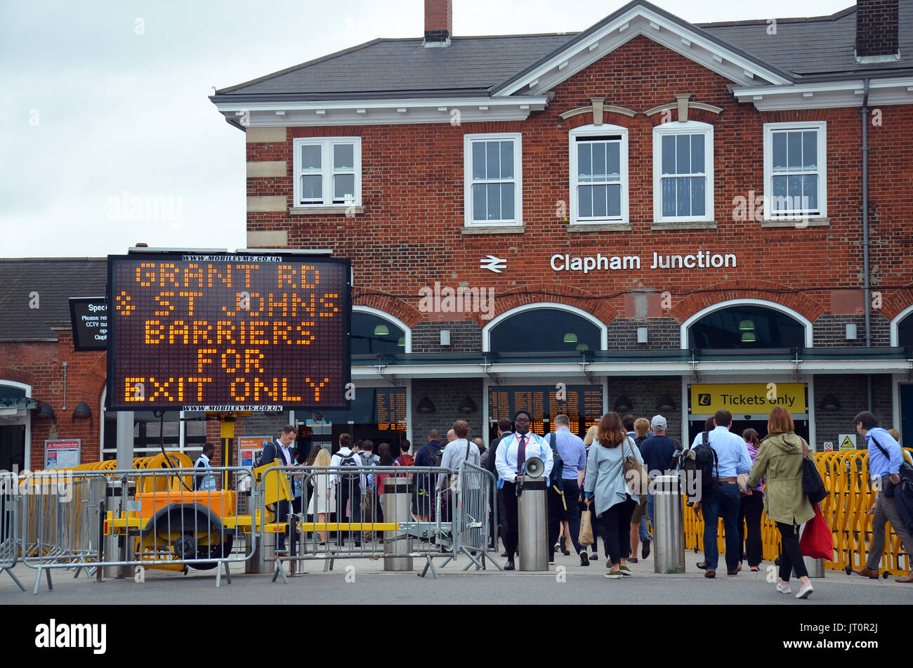 Waterloo station main entrance london hi-res stock photography and ...