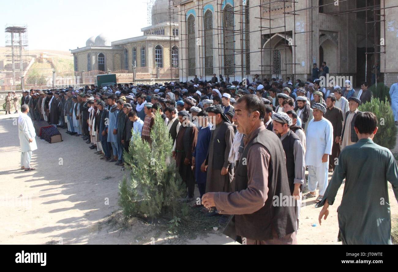 Sari Pul, Afghanistan. 6th Aug, 2017. Mourners pray for a victim of a ...