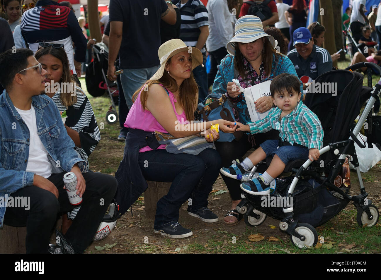 London, UK. 6th Aug, 2017. Thousands attend Plaza Latina Festival. A ...