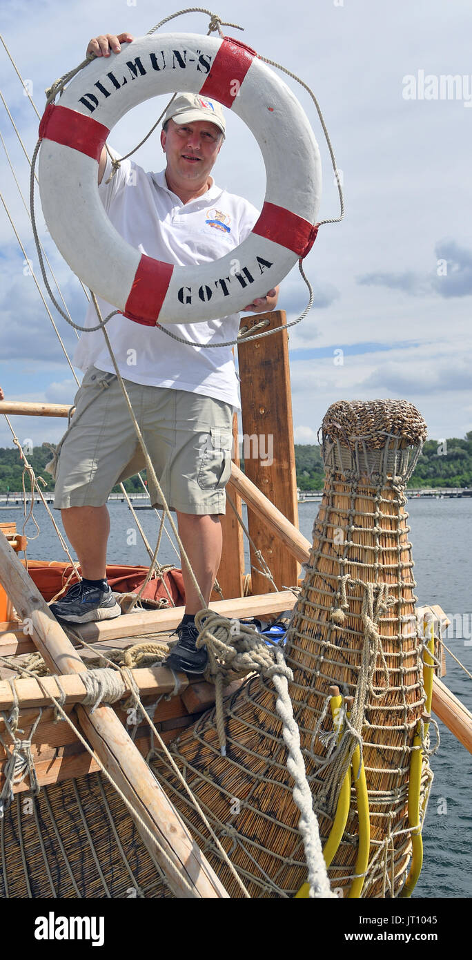 Heavy raft hi-res stock photography and images - Alamy