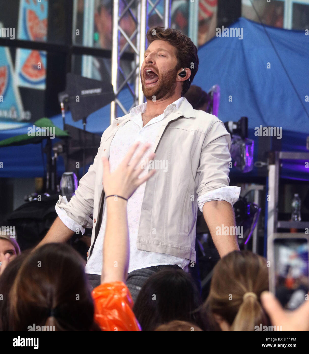 New York, New York, USA. 7th Aug, 2017. Country singer BRETT ELDREDGE ...