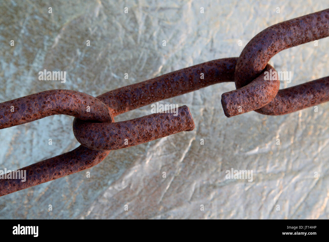 Large chain links hi-res stock photography and images - Alamy