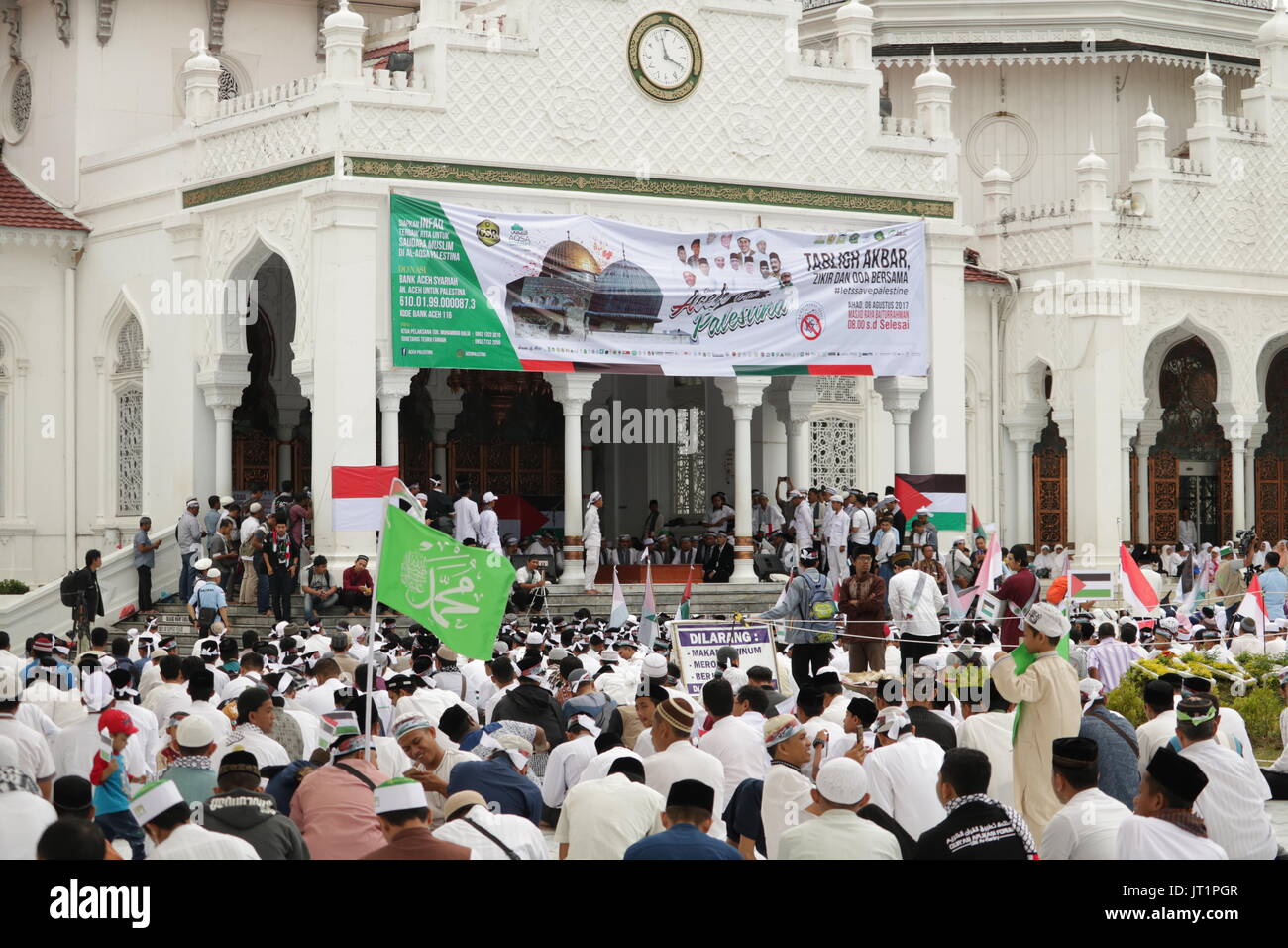 The people of Aceh from various elements are doing solidarity actions ...