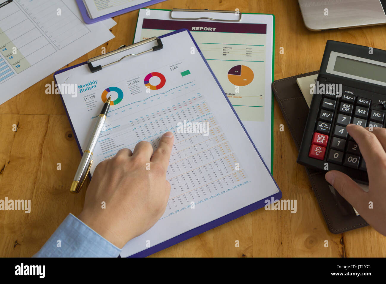 Office budget teamwork hi-res stock photography and images - Alamy