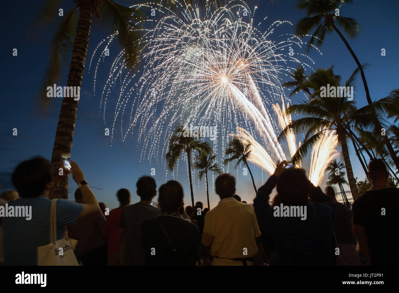 Waikiki beach fireworks hawaii hi-res stock photography and images - Alamy