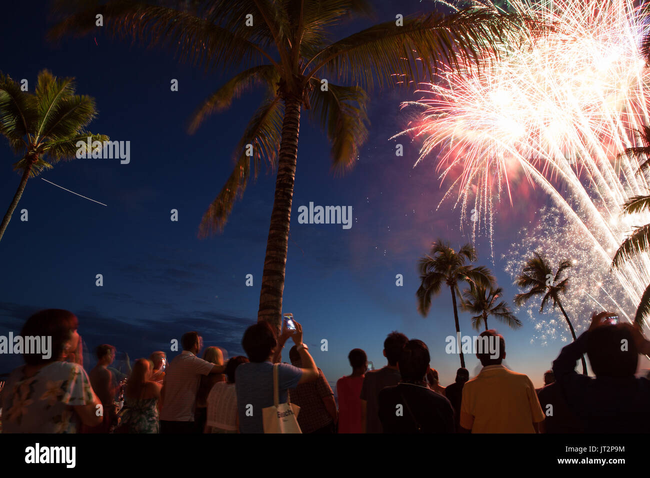 Waikiki beach fireworks hawaii hi-res stock photography and images - Alamy