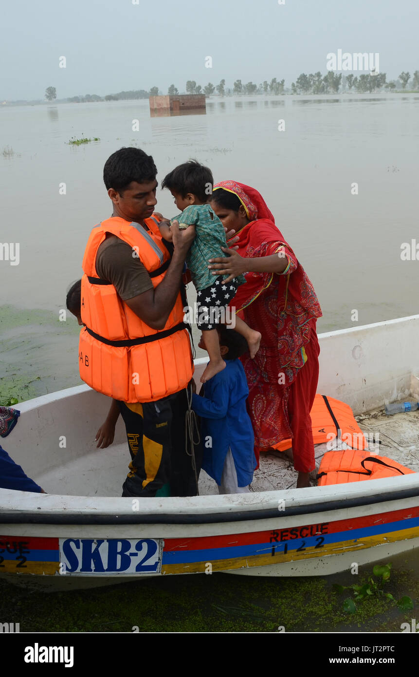 Lahore, Pakistan. 06th Aug, 2017. A view of the flood affected area in ...