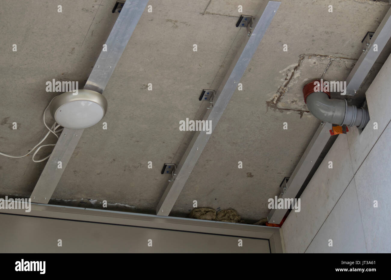 Grenfell Tower type cladding removed from Bluebell Apartments in the ...