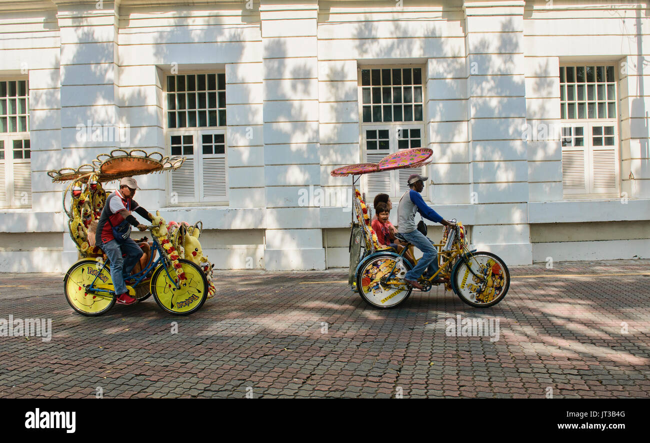 Rickshaw cartoon hi-res stock photography and images - Alamy
