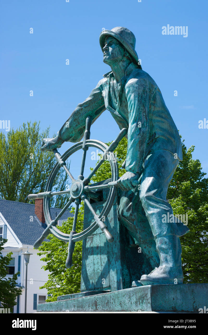 Man at the wheel statue gloucester hi-res stock photography and images ...