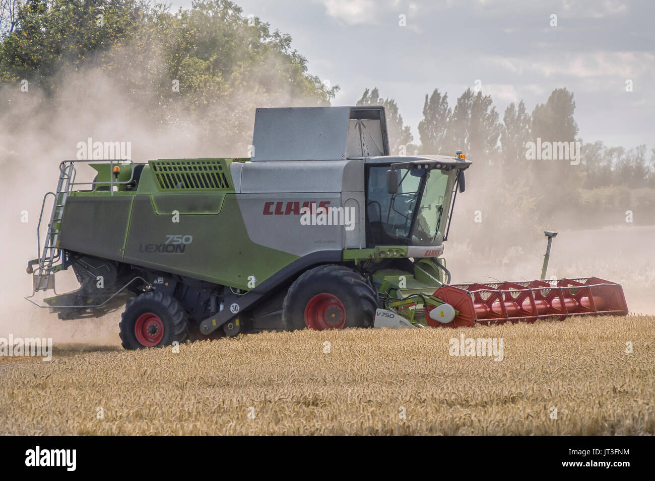 Tractors combine harvester hi-res stock photography and images - Alamy