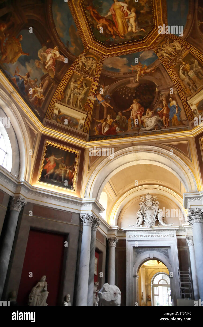 Vatican museum entrance sculpture rome hi-res stock photography and images - Alamy