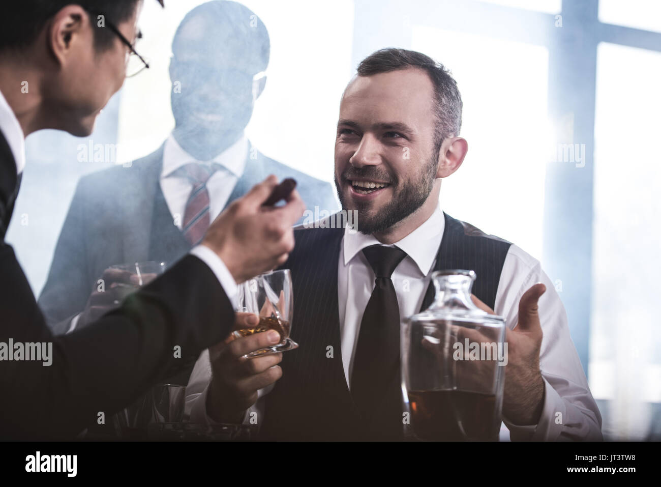Men drinking whisky business hi-res stock photography and images - Alamy
