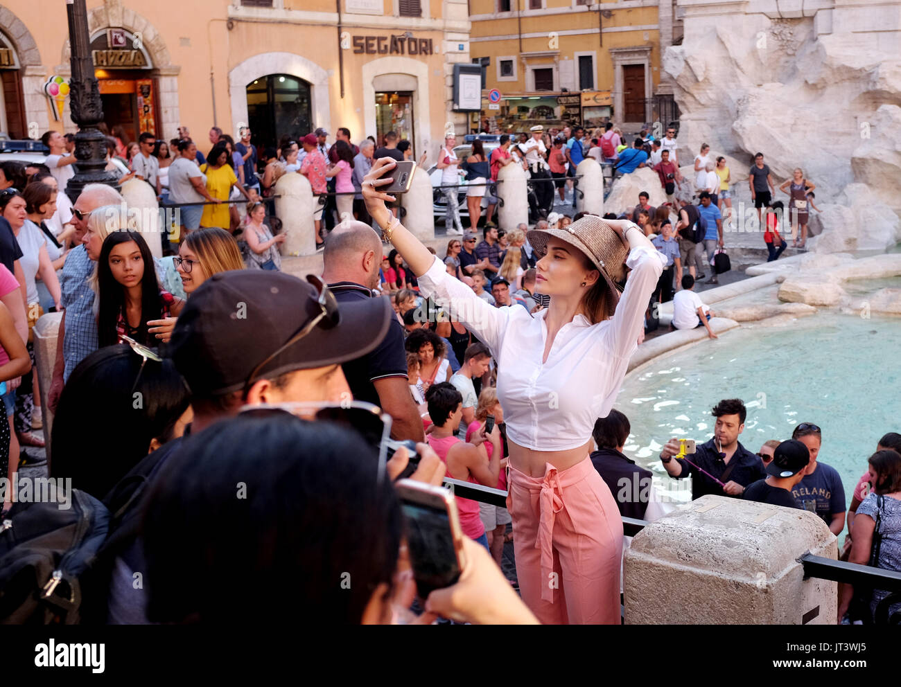 Throw coins fountain hi-res stock photography and images - Alamy