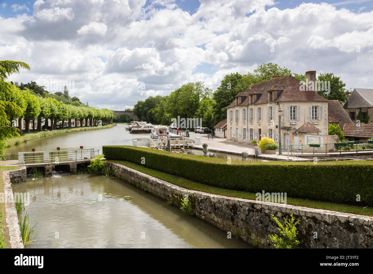 Briare lock hi-res stock photography and images - Alamy