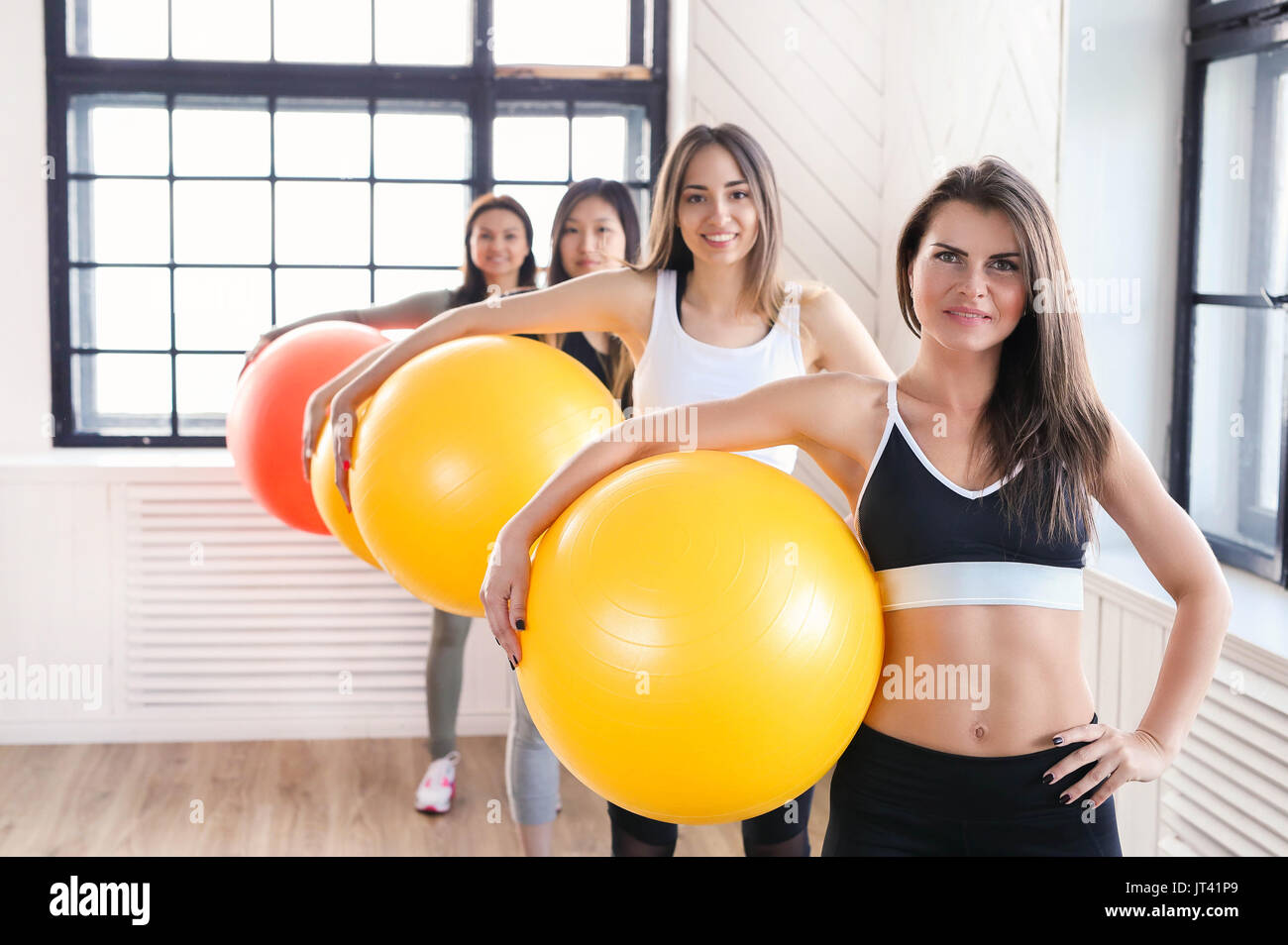 Group fitness exercise hi-res stock photography and images - Alamy