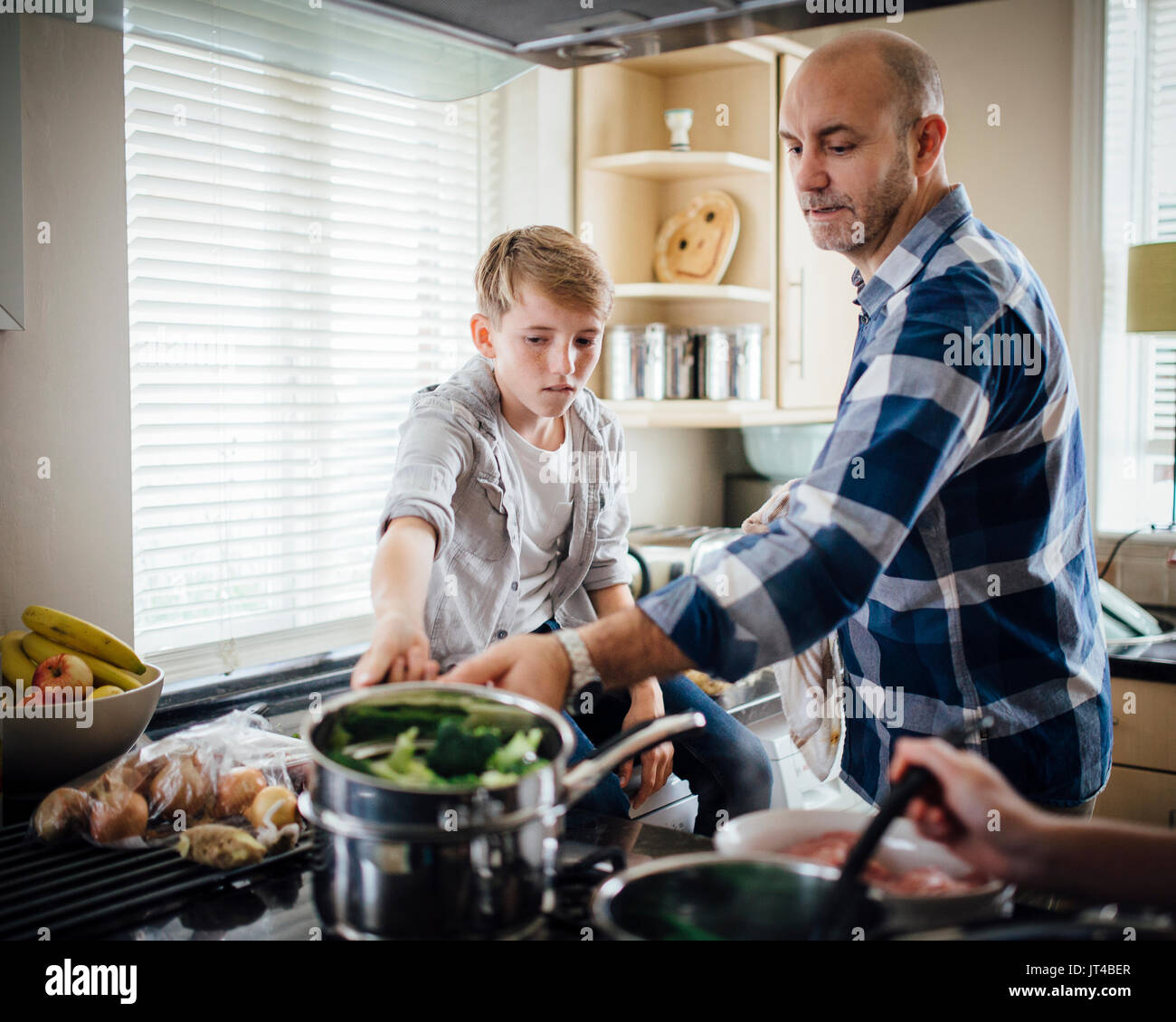 Father and children cooking dinner hi-res stock photography and images ...