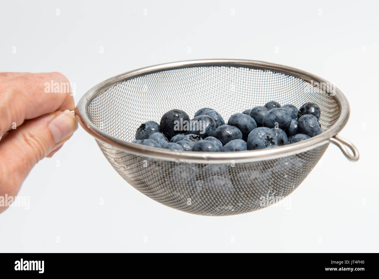 Food in sieve hi-res stock photography and images - Alamy