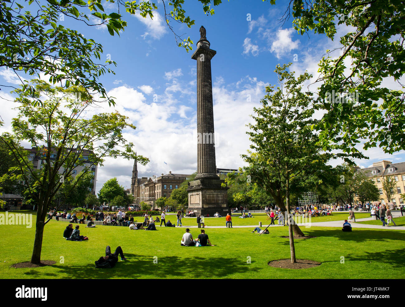 St andrews square gardens hi-res stock photography and images - Alamy