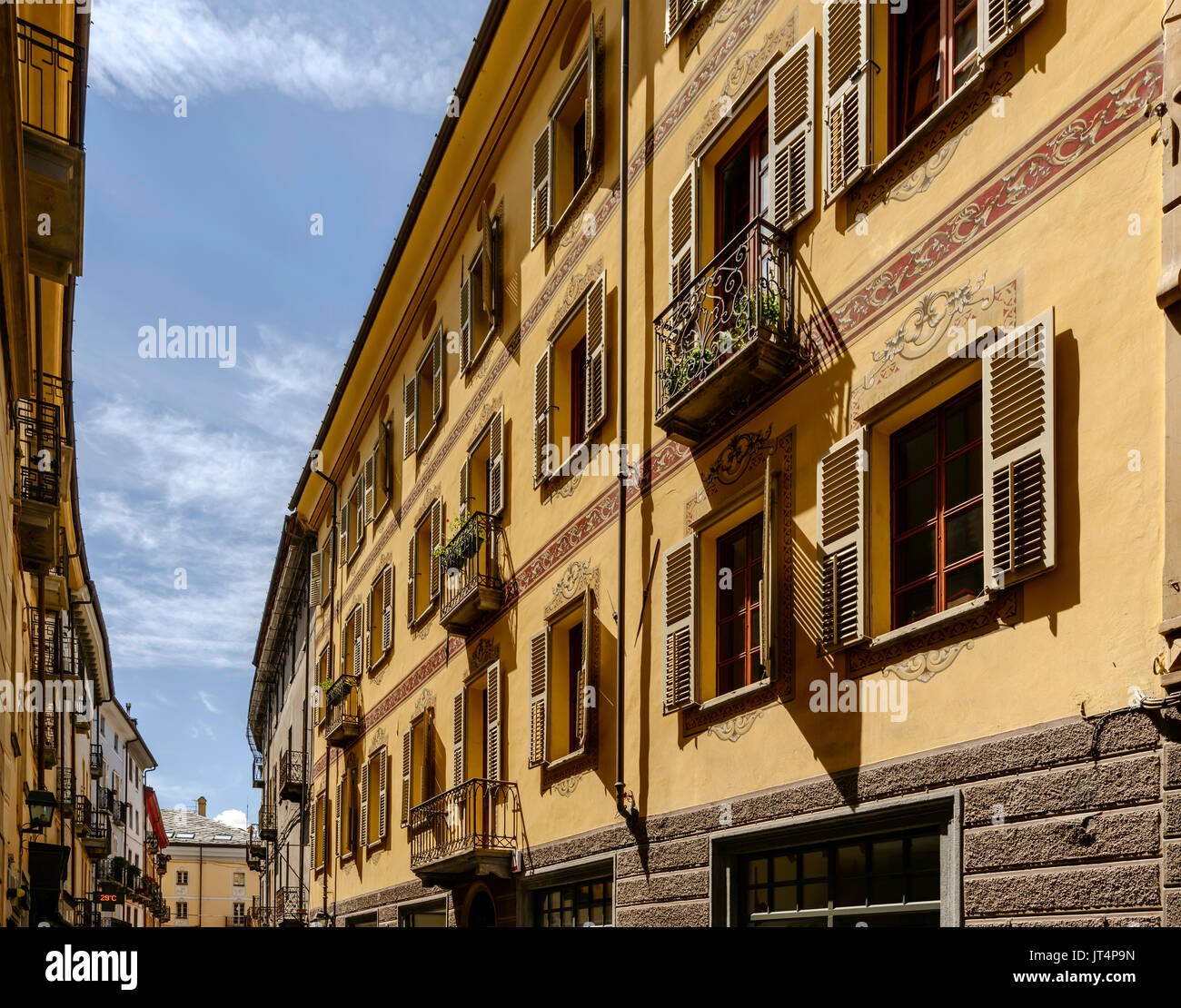Facade of an italian house hi-res stock photography and images - Alamy