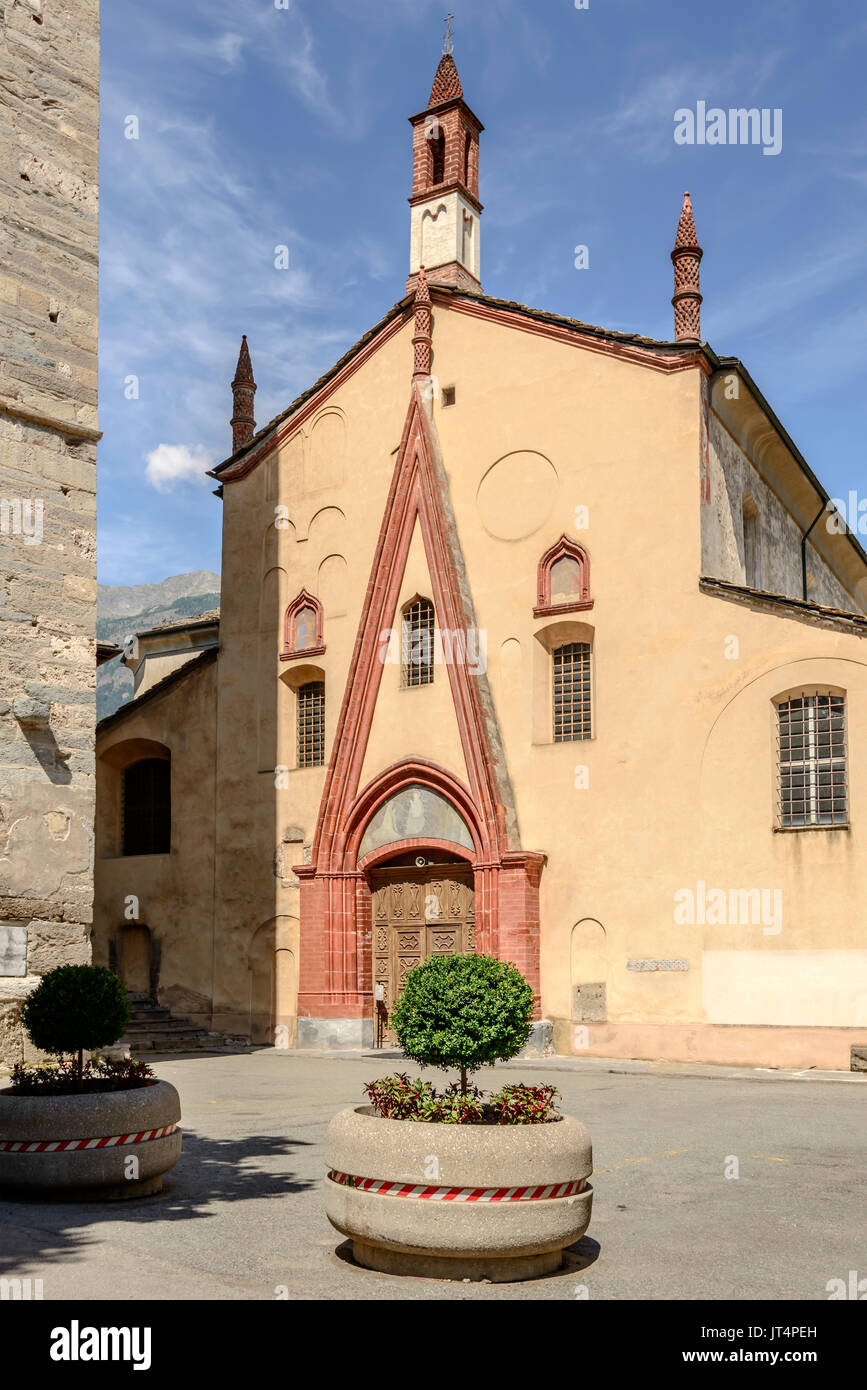 Italian romanesque architecture hi-res stock photography and images - Alamy