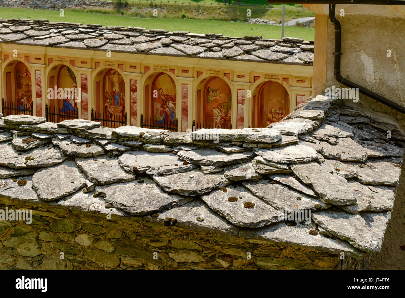 Traditional slate roof hi-res stock photography and images - Alamy