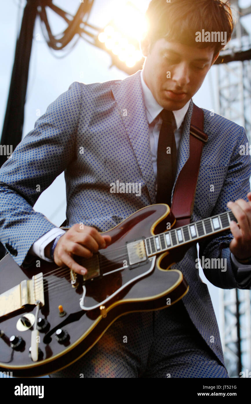 Mark ronson performs on stage hi-res stock photography and images - Alamy