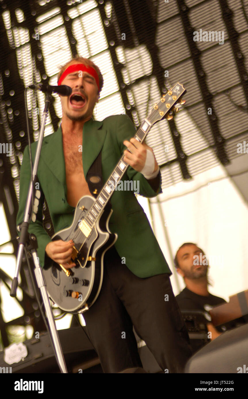Singer guitarist daniel johns silverchair performs at 2007 lollapalooza ...