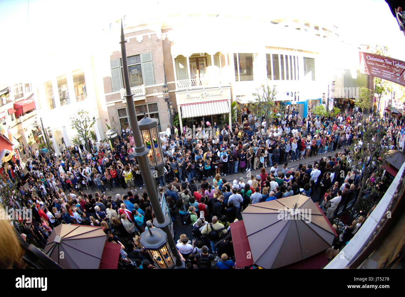 The crowd Grove flash mob support Janet Jackson album "Number Ones ...