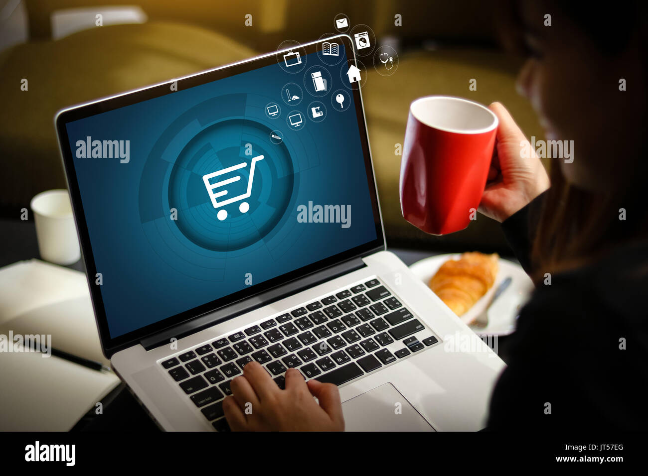 Business people use Technology Ecommerce Internet Global Marketing ...