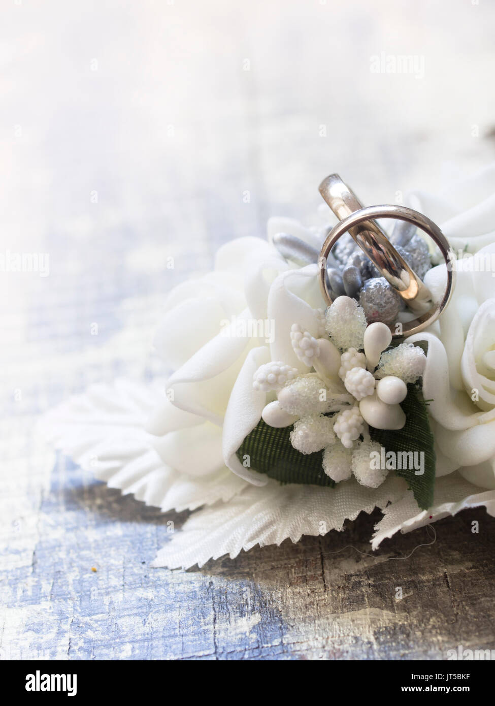 golden wedding rings in decorative arrangement Stock Photo - Alamy