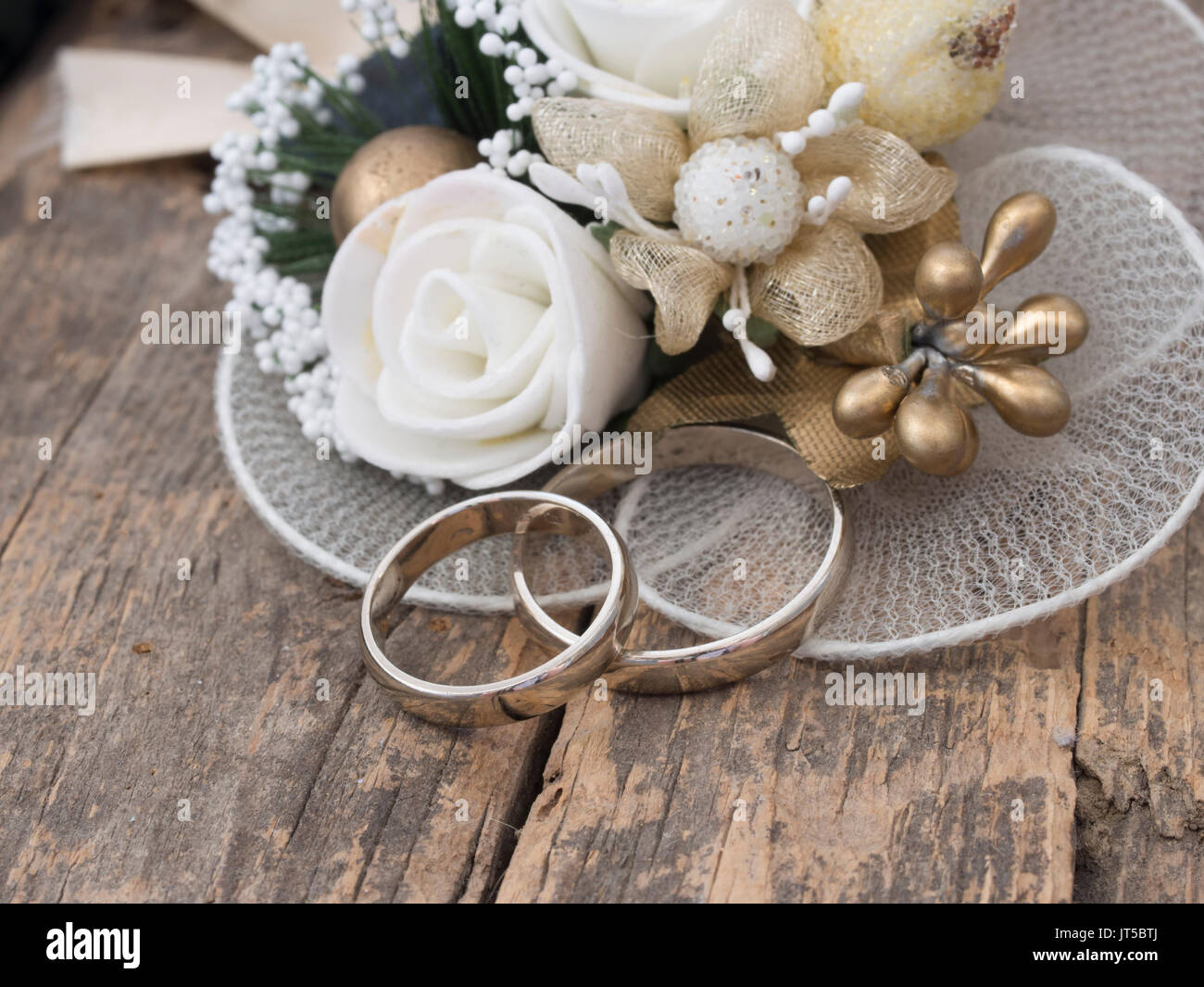 golden wedding rings in decorative arrangement Stock Photo - Alamy